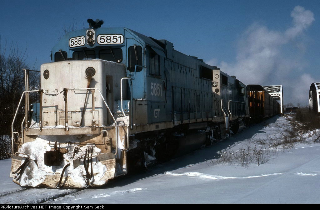 GTW 5851 and 5855 on #370